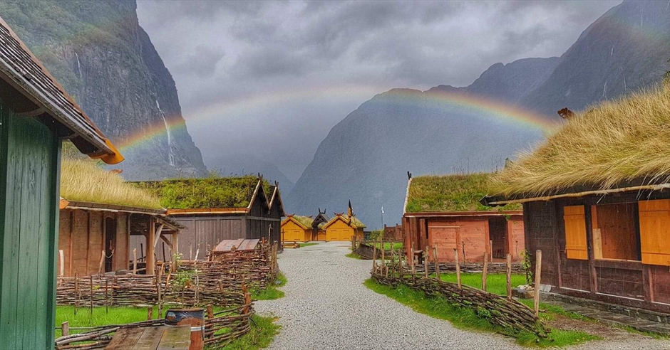 Geführter Tour zum Wikingerdorf, Nærøyfjorden-Kreuzfahrt und Flåmbahn ...