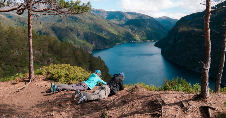 Slottet - «Preikestolen en miniature» in Modalen nördlich von Bergen ...